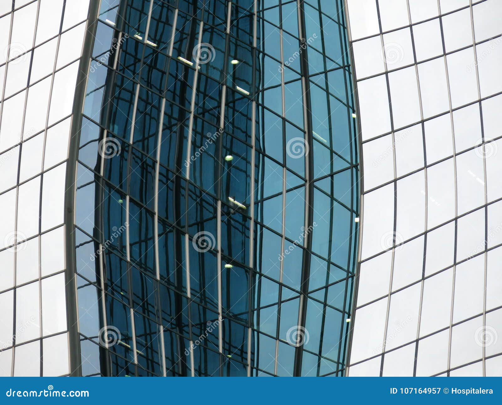 Primer Del Edificio Moderno Imagen de archivo - Imagen de concreto ...