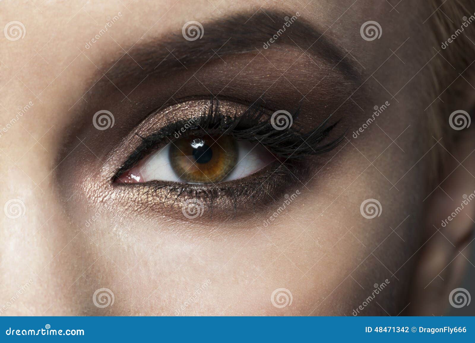Primer Del Maquillaje Del Ojo Foto de archivo - Imagen de elegante ... Primer Del Maquillaje Del Ojo Foto de archivo - Imagen de elegante ...