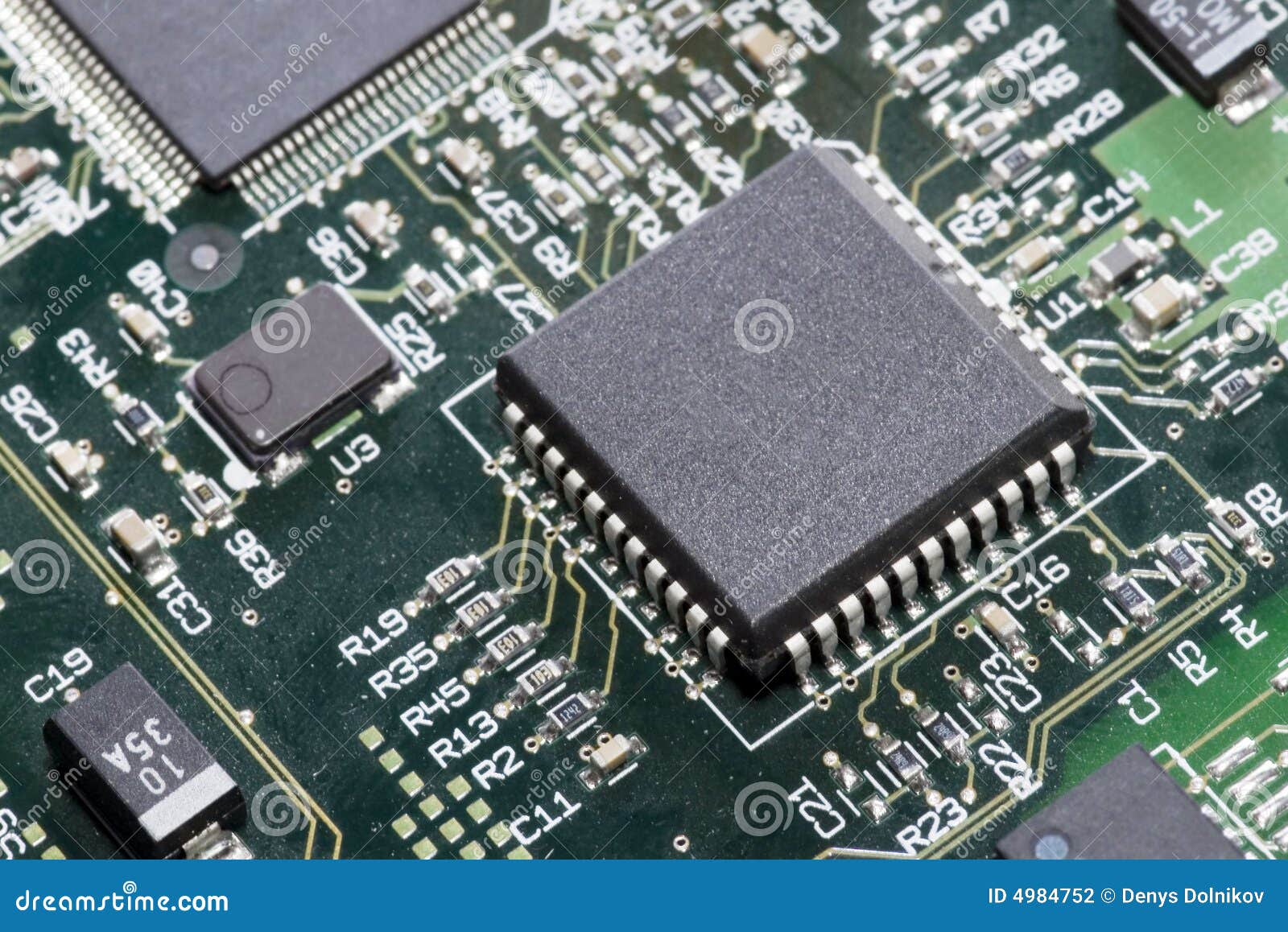 Primer en un microchip foto de archivo. Imagen de cableado - 4984752