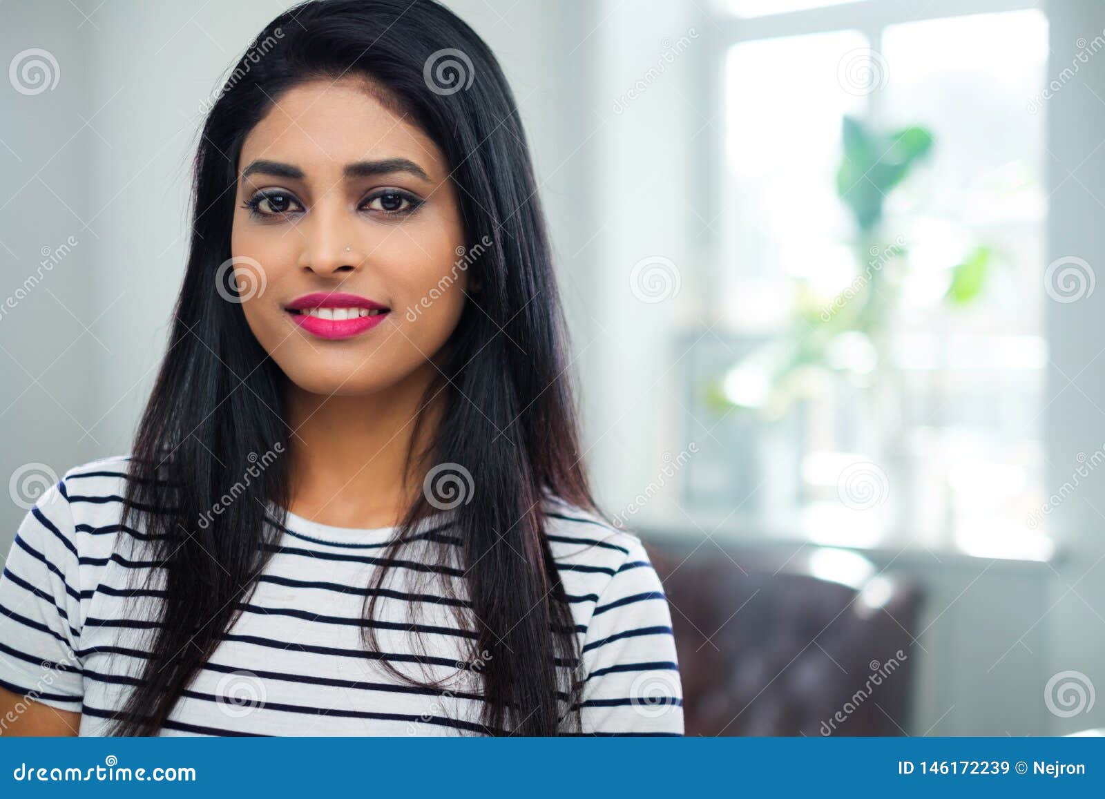 Primer Indio Joven De La Cara De La Mujer Imagen de archivo - Imagen de ...