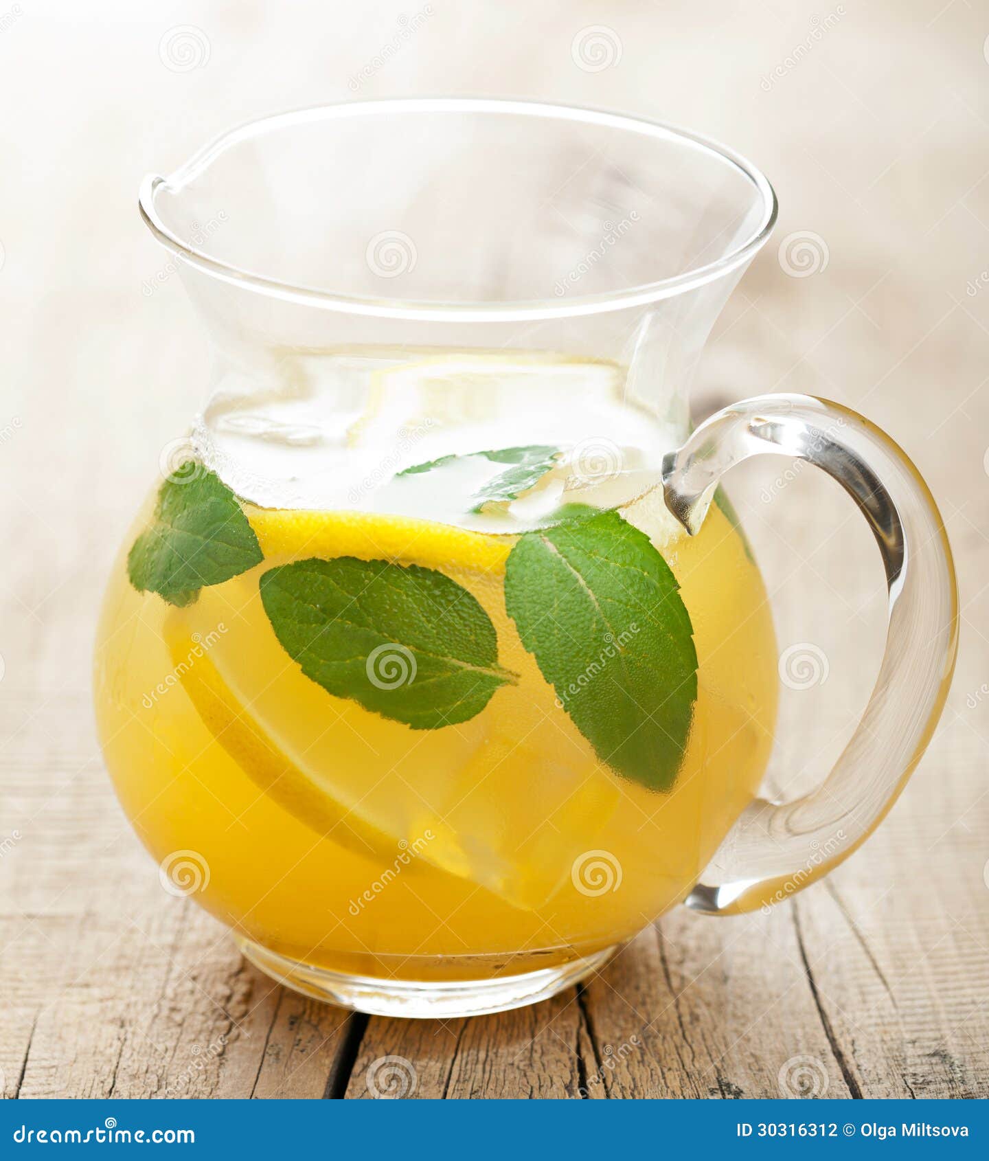 Limonada fresca foto de archivo. Imagen de soda, verde - 30316312