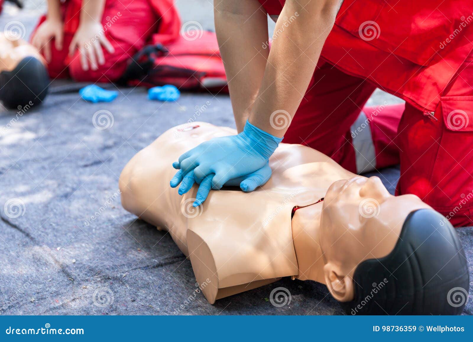 Primeros auxilios CPR imagen de archivo. Imagen de cardiopulmonar ...