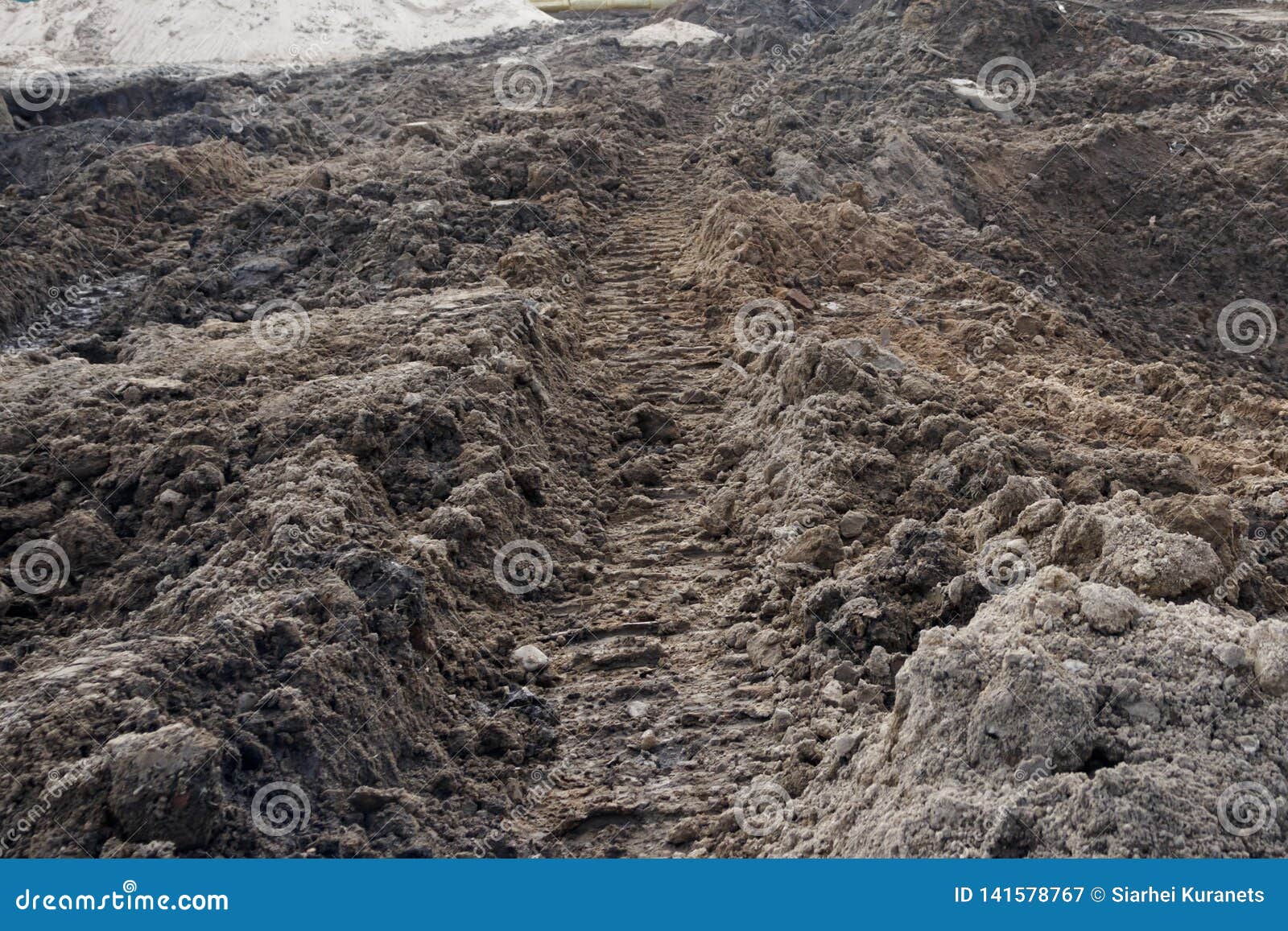 Priming. Build Platform Trail from the Movement of the Tractor on the ...