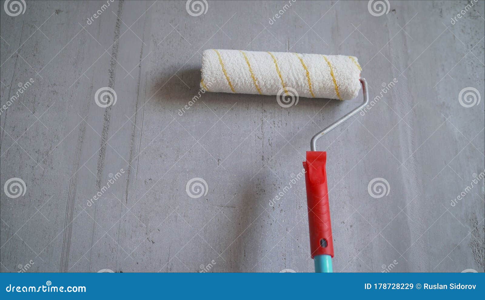 Primer Concrete Wall. Priming the Wall. Concrete Wall Stock Image ...