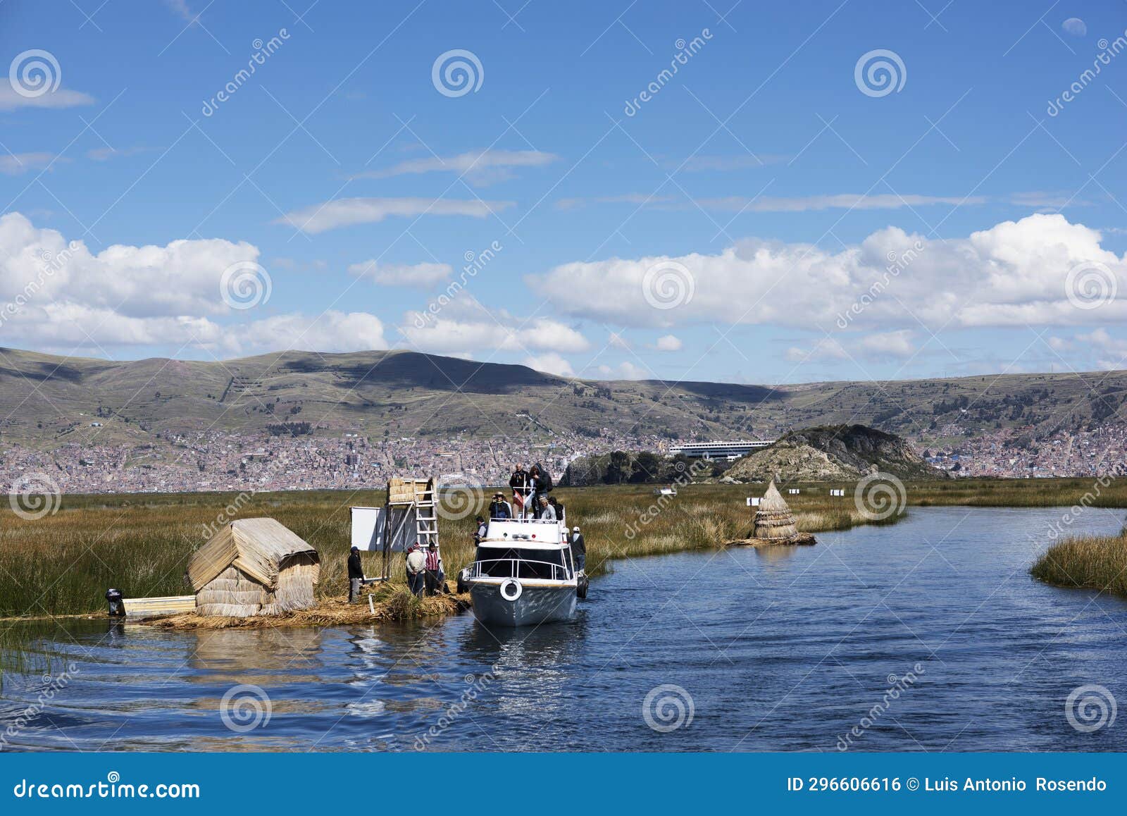 Primitive Reed Hut on Lake Titicaca in the Reed Islands of Peru Stock ...