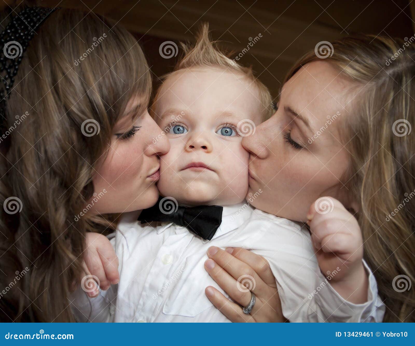 Primo bacio immagine stock. Immagine di bambino, ragazze - 13429461