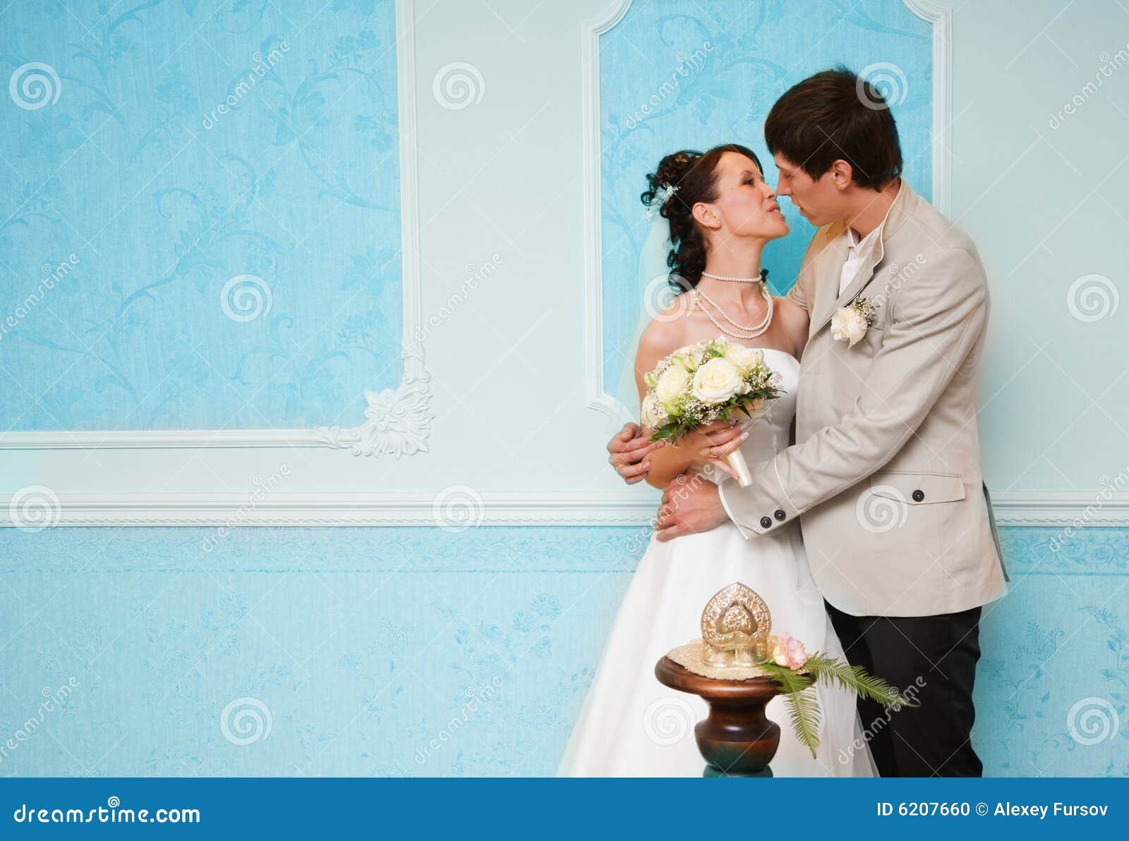 Primo bacio di unione fotografia stock. Immagine di accoppiamento - 6207660