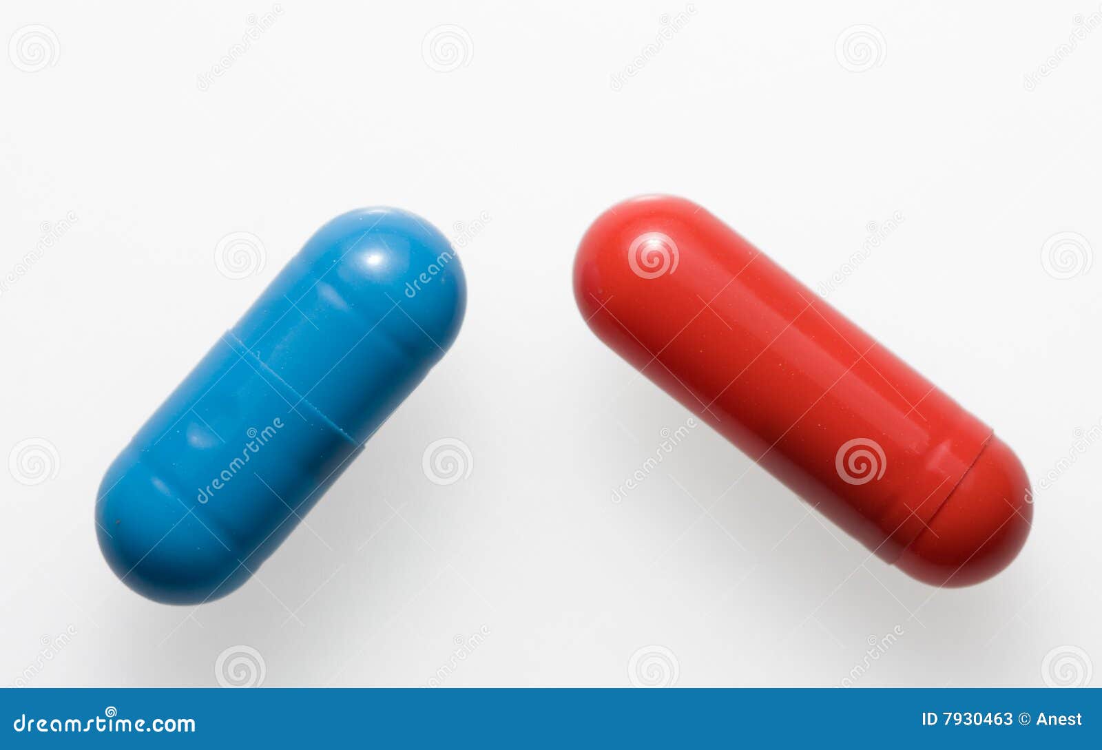 Primo Piano Delle Pillole Blu E Rosse Della Medicina Immagine Stock ...