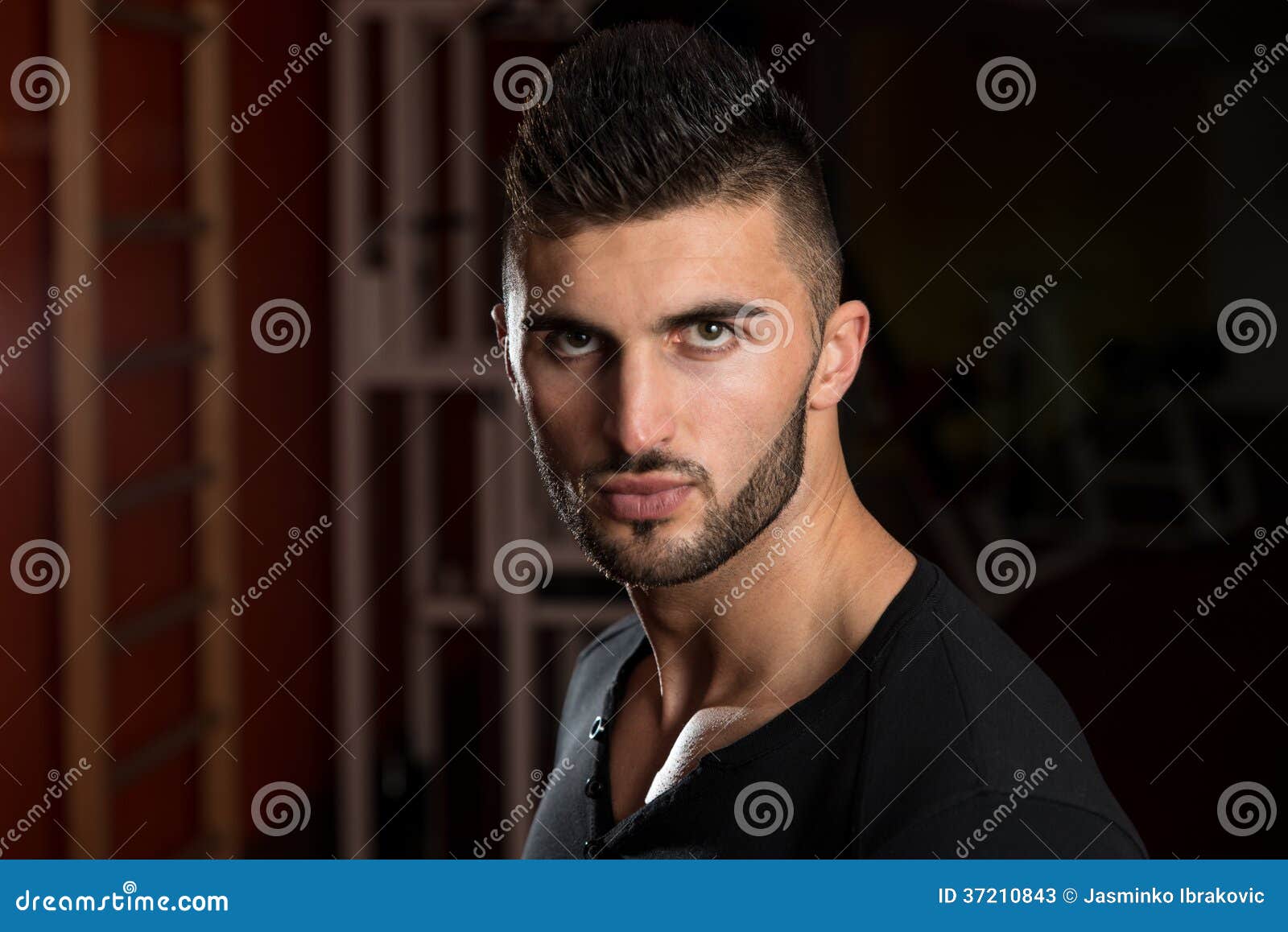 Primo Piano Di Giovane Modello Maschio Immagine Stock - Immagine di ...