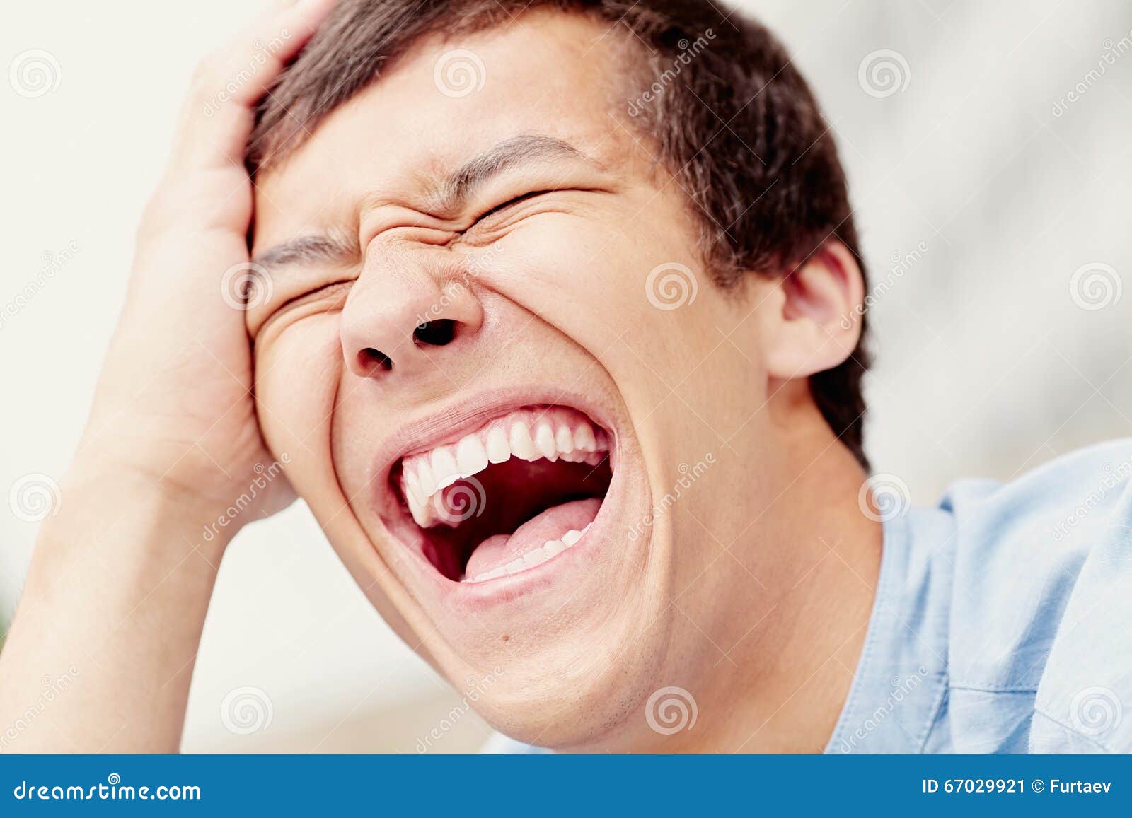 Primo piano di risata immagine stock. Immagine di felicità - 67029921