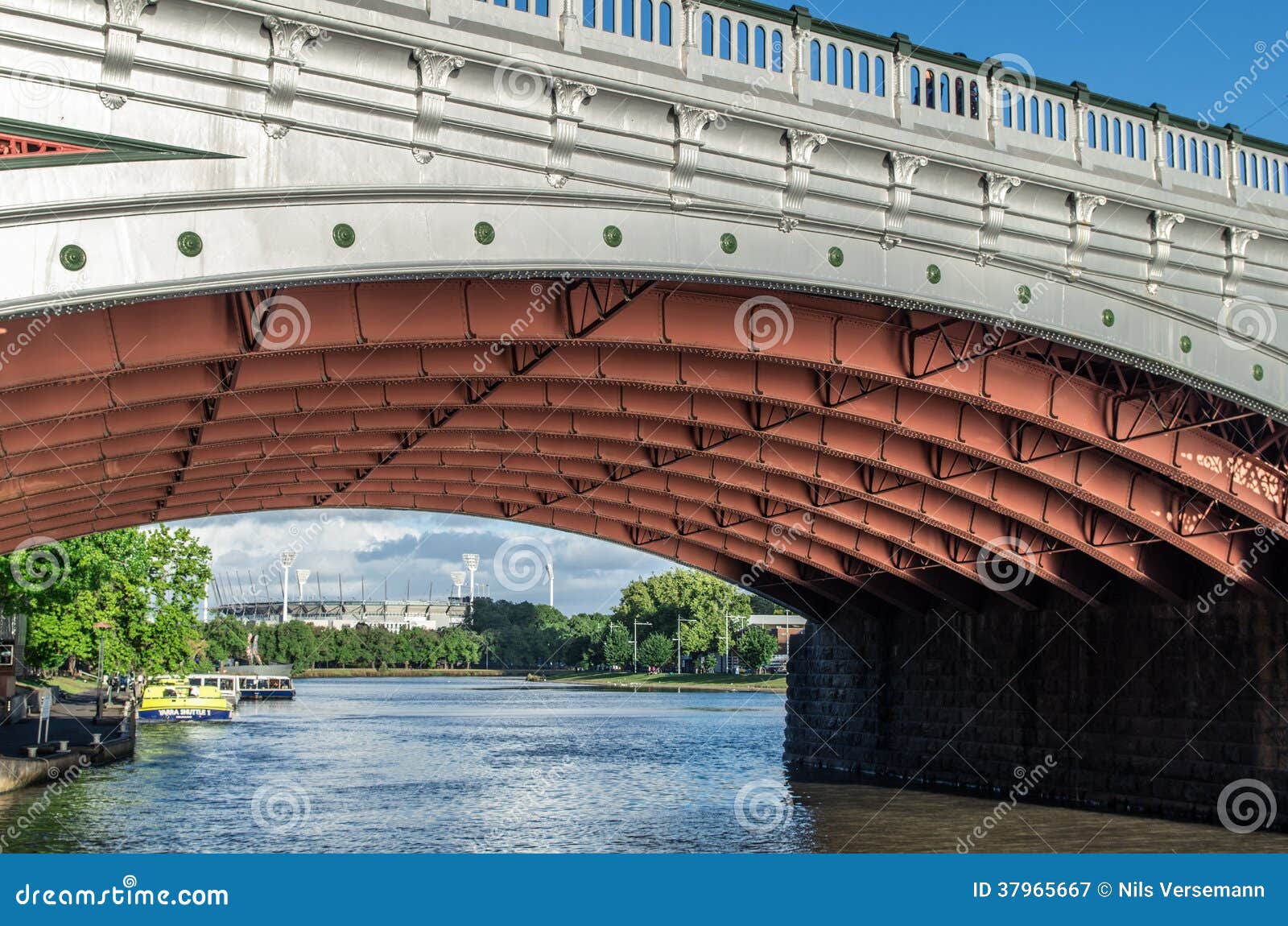 Princes Bridge in Melbourne Editorial Photography - Image of water ...