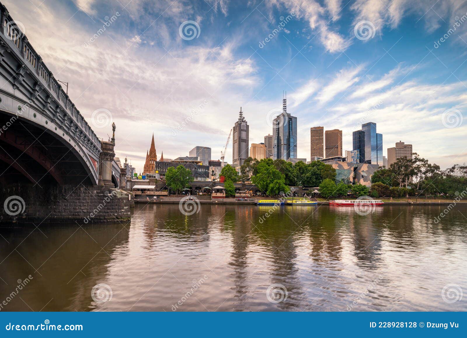 Princes Bridge and Melbourne Skyline in Melbourne Victoria Stock Photo ...