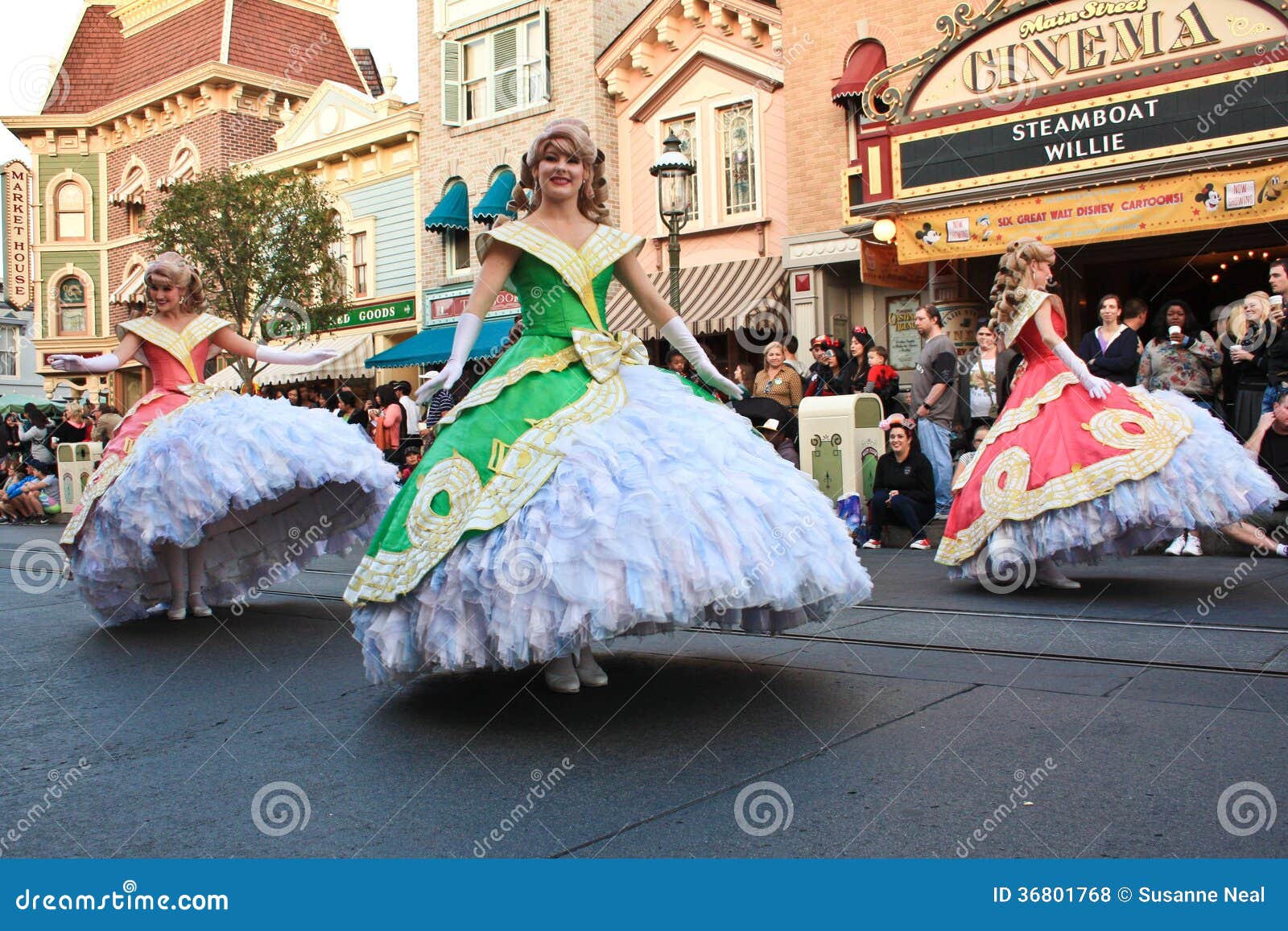 Princesas De Disney En Desfile Foto de archivo editorial - Imagen de ...