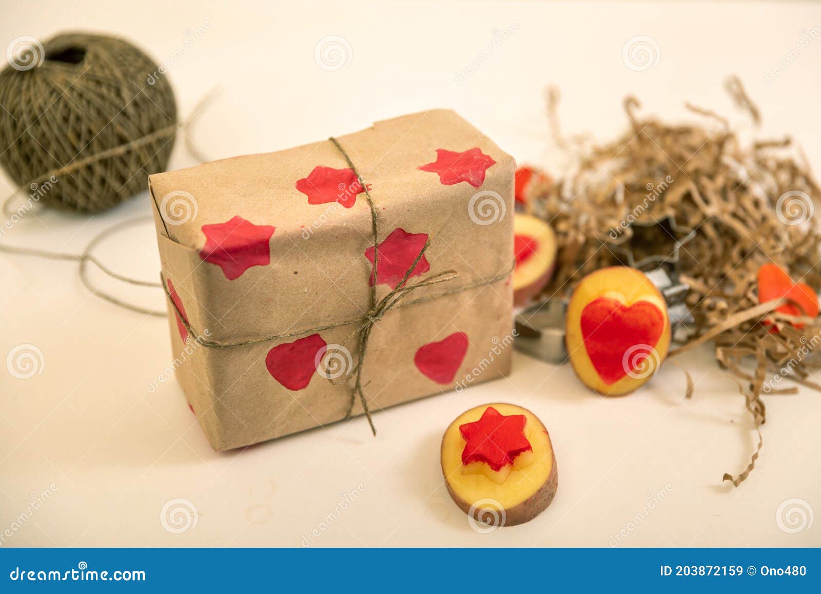 Print Potato Stamps. Handmade Gift Wrapping with an Exclusive Print ...