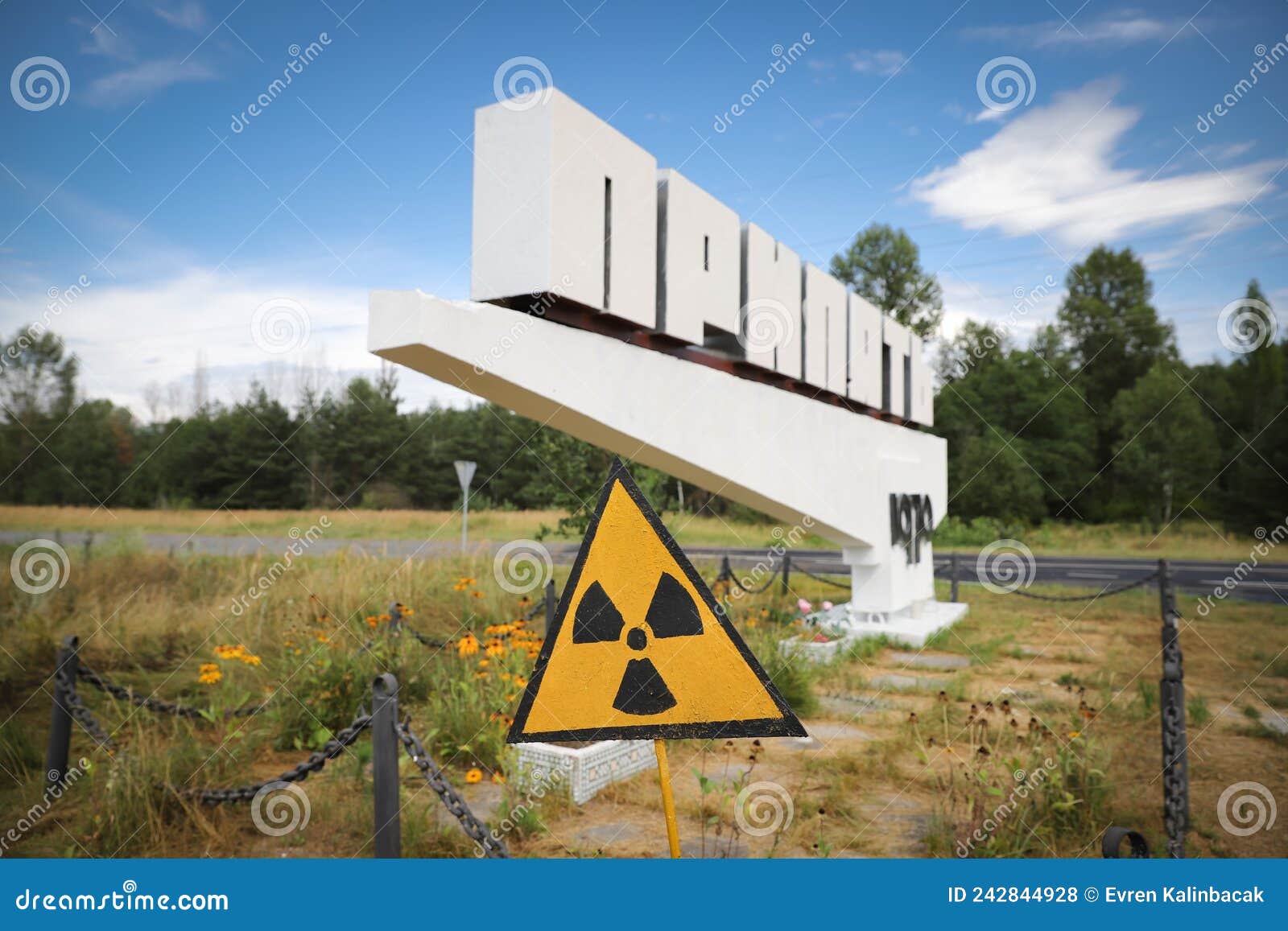 Chernobyl Welcome Sign In Chernobyl Exclusion Zone, Ukraine Editorial ...