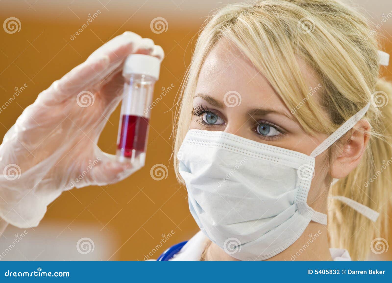 Prise de sang aussi photo stock. Image du consultation - 5405832