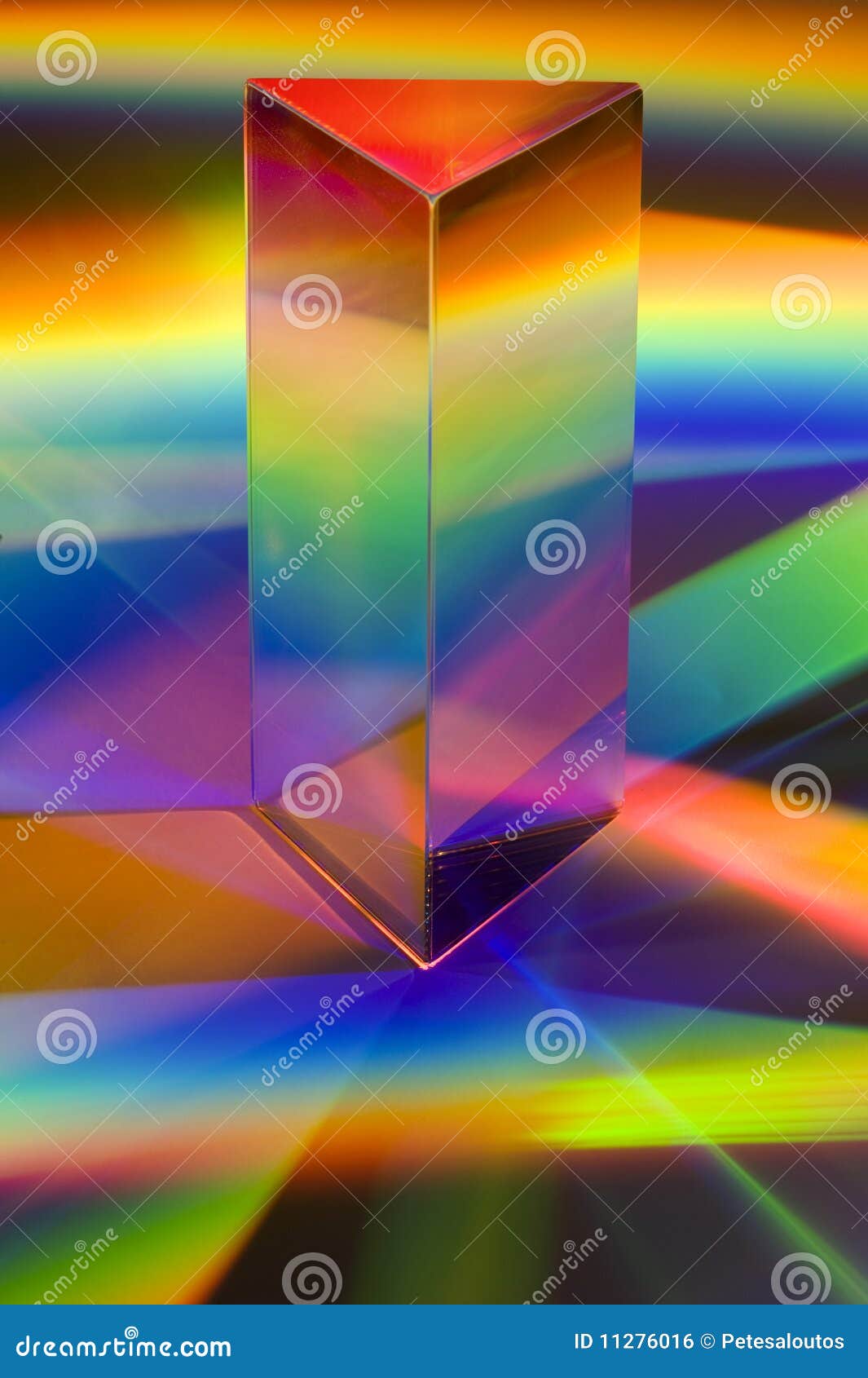 Prisma con i Rainbow illustrazione di stock. Illustrazione di vetro ...