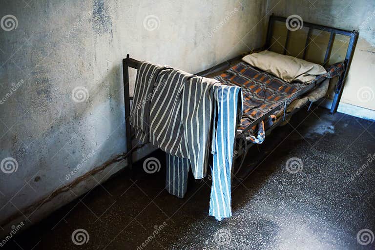 Prisoner bed and uniform editorial photo. Image of murder - 24041656