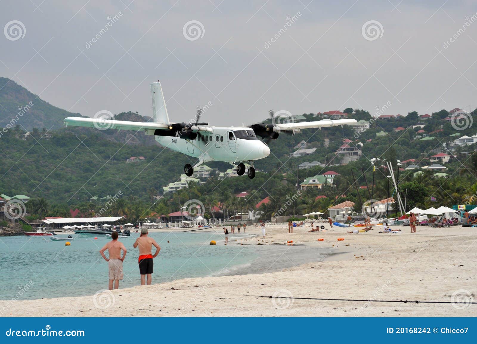Private Plane Landing on the Beach of St.Barth Editorial Photography ...