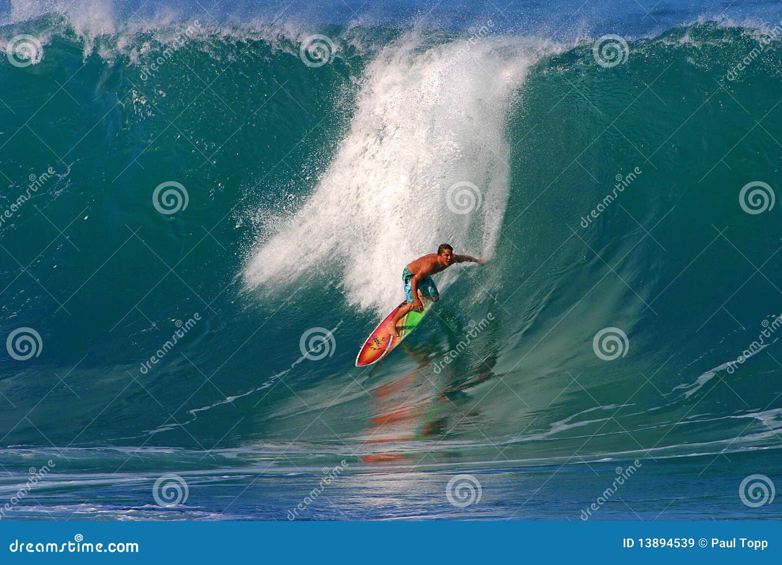 Pro Surfer Kalani Chapman Surfing at Pipeline Editorial Stock Image ...