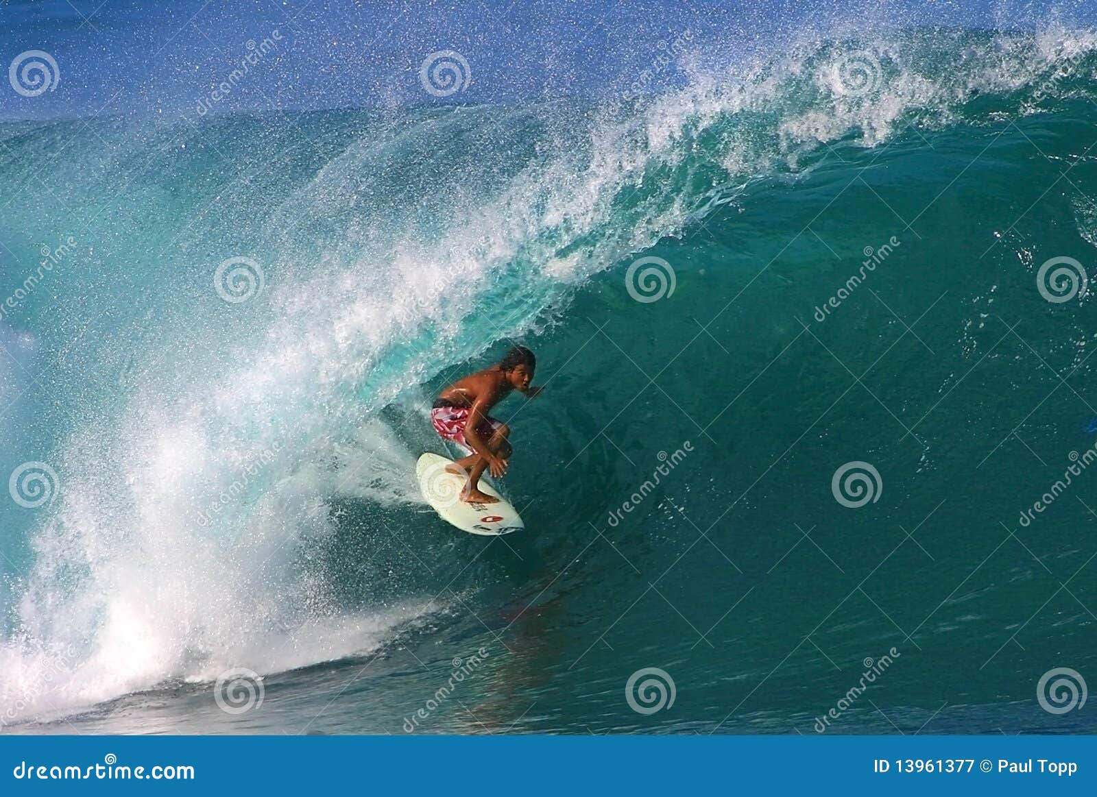 Pro Surfer Randall Paulson Surfing at Pipeline Editorial Photography ...