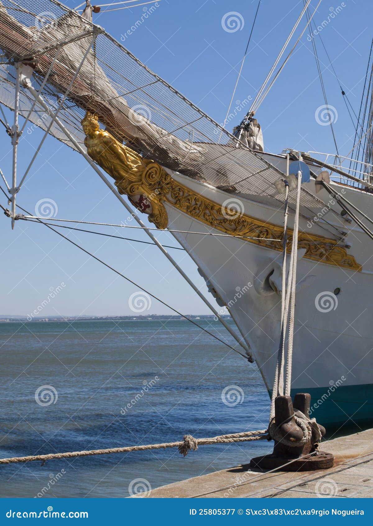 Proa Alta Ancorada Do Navio Imagem de Stock - Imagem de europa, detalhe ...