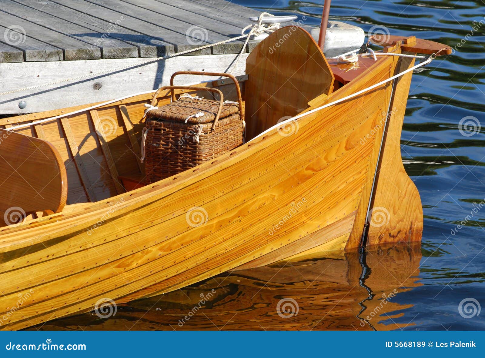Proa De Um Barco Antigo De Madeira Imagem de Stock - Imagem de ...