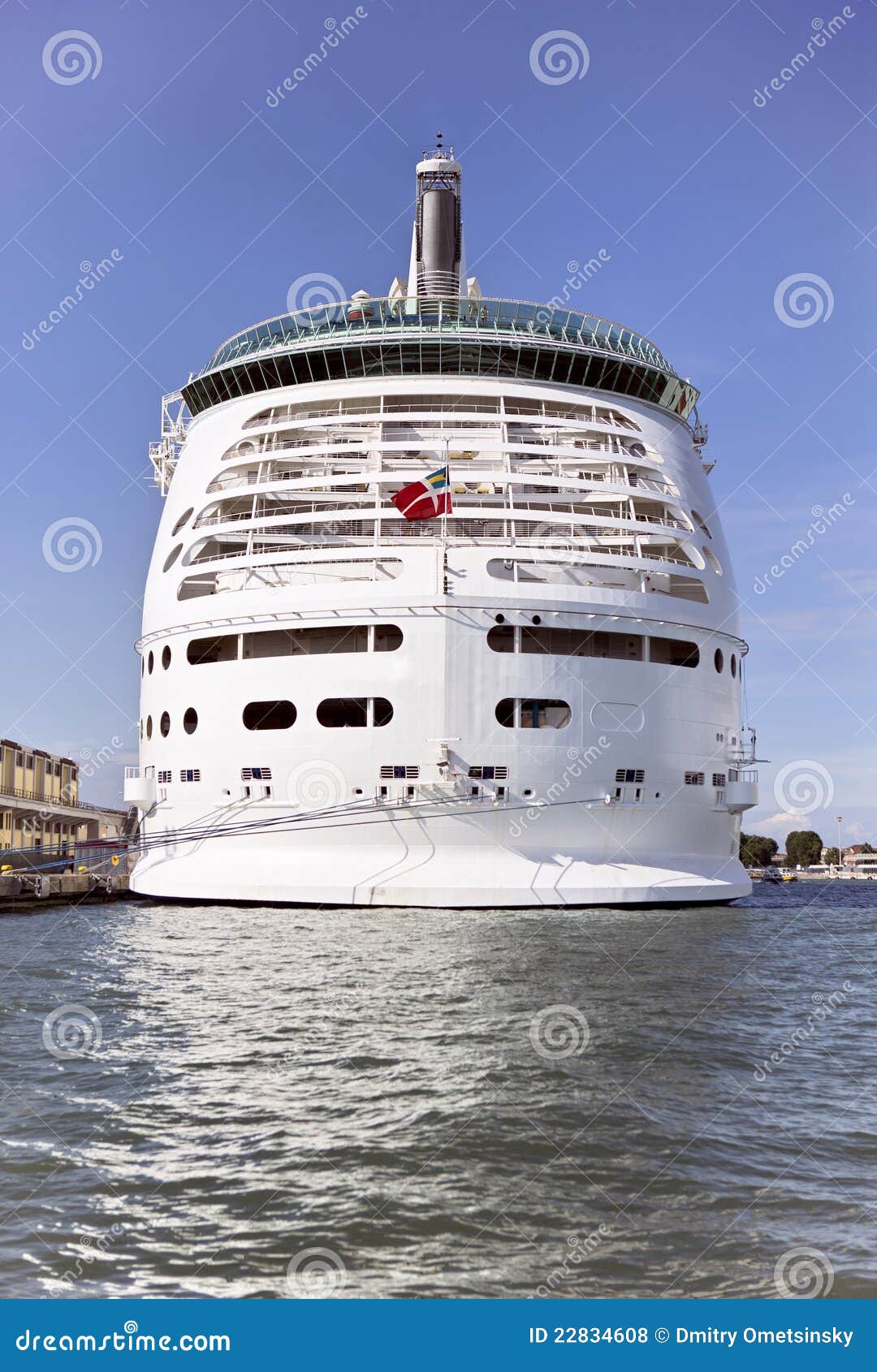 Proa De Um Navio De Cruzeiros Foto de Stock - Imagem de céu, oceano ...