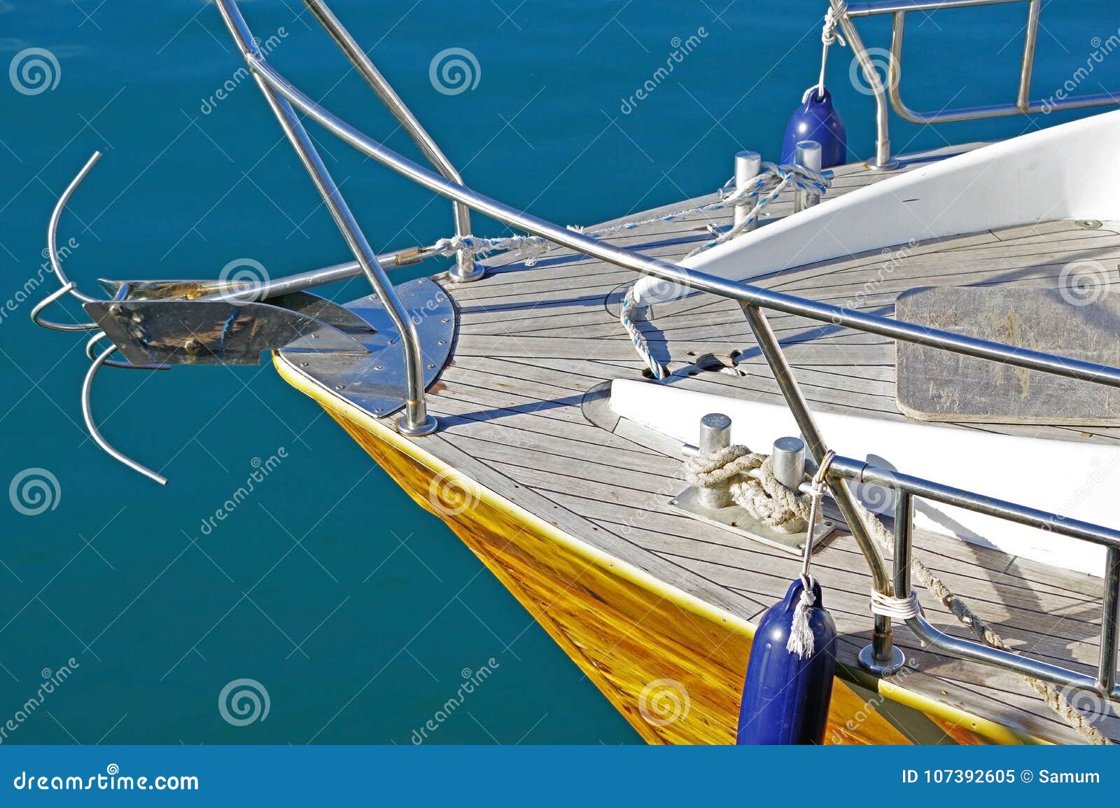 Proa del barco imagen de archivo. Imagen de asegurado - 107392605