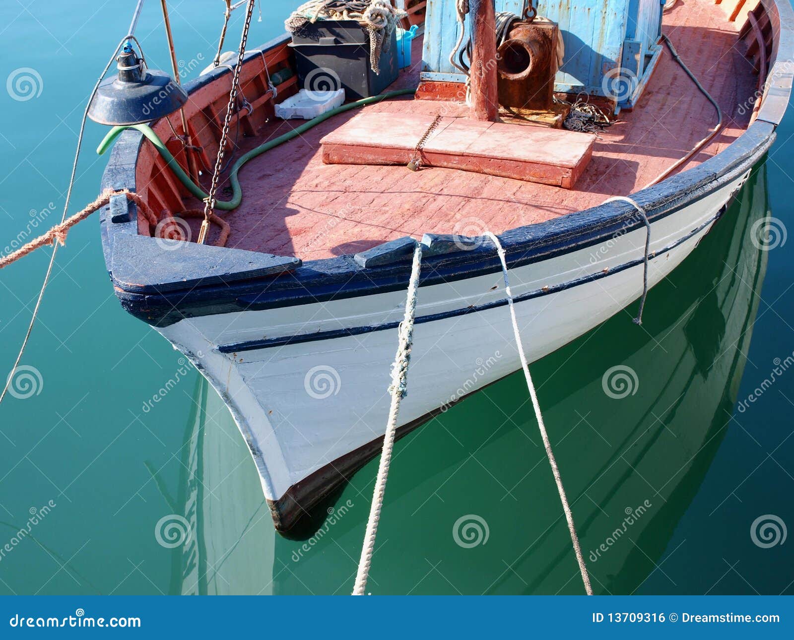 Proa del barco foto de archivo. Imagen de cuerda, pescados - 13709316