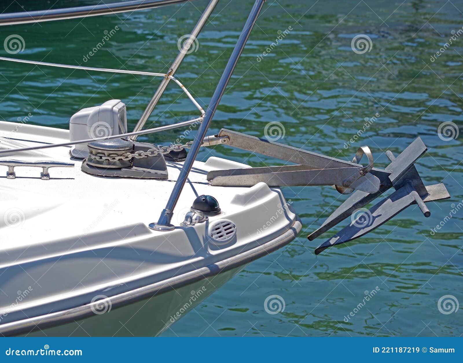 Proa do barco imagem de stock. Imagem de ensolarado - 221187219