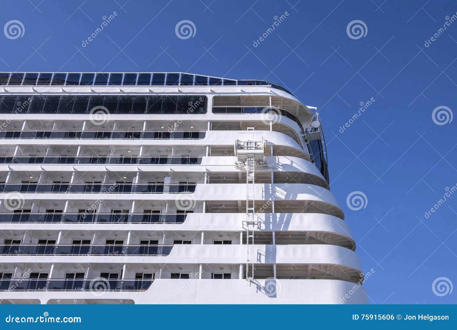 Proa do navio de cruzeiros foto de stock. Imagem de cruzeiro - 75915606