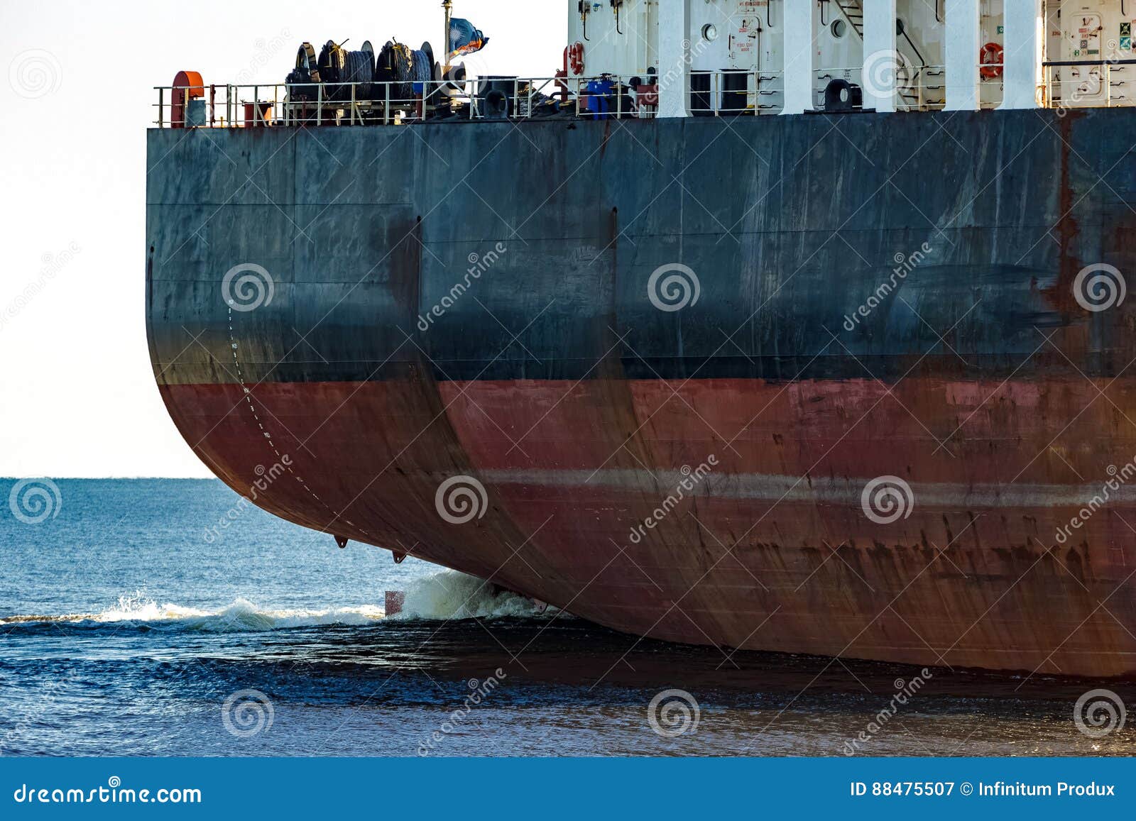 Proa Preta Do ` S Do Navio De Carga Imagem de Stock - Imagem de volume ...