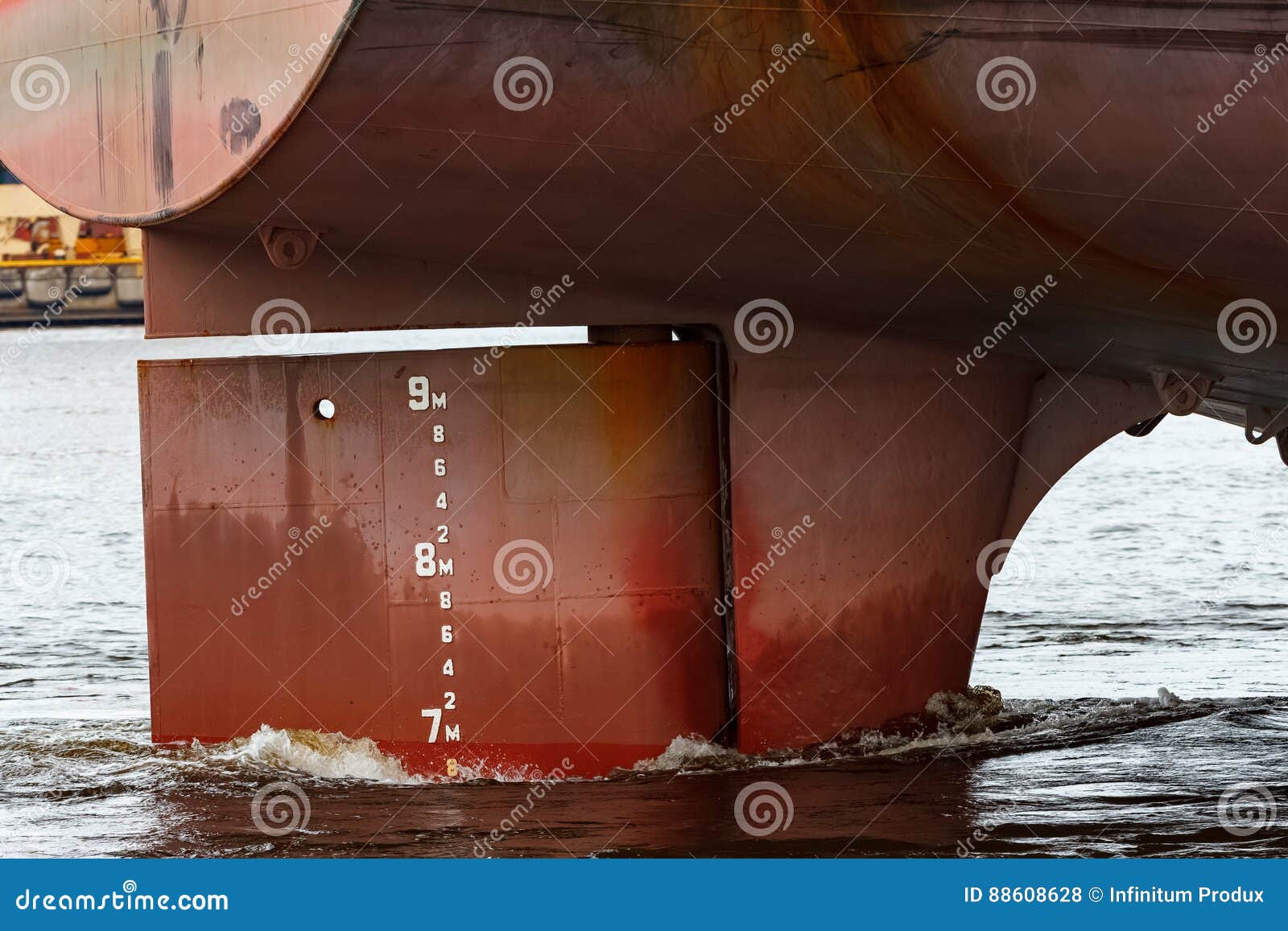 Proa Vermelha Do ` S Do Navio De Carga Foto de Stock - Imagem de barco ...