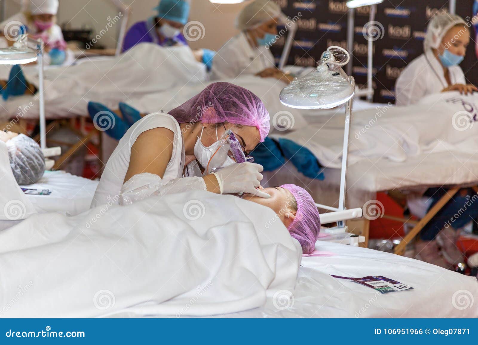 Procedimento Do Instrumento Na Cara Foto Editorial - Imagem de ...