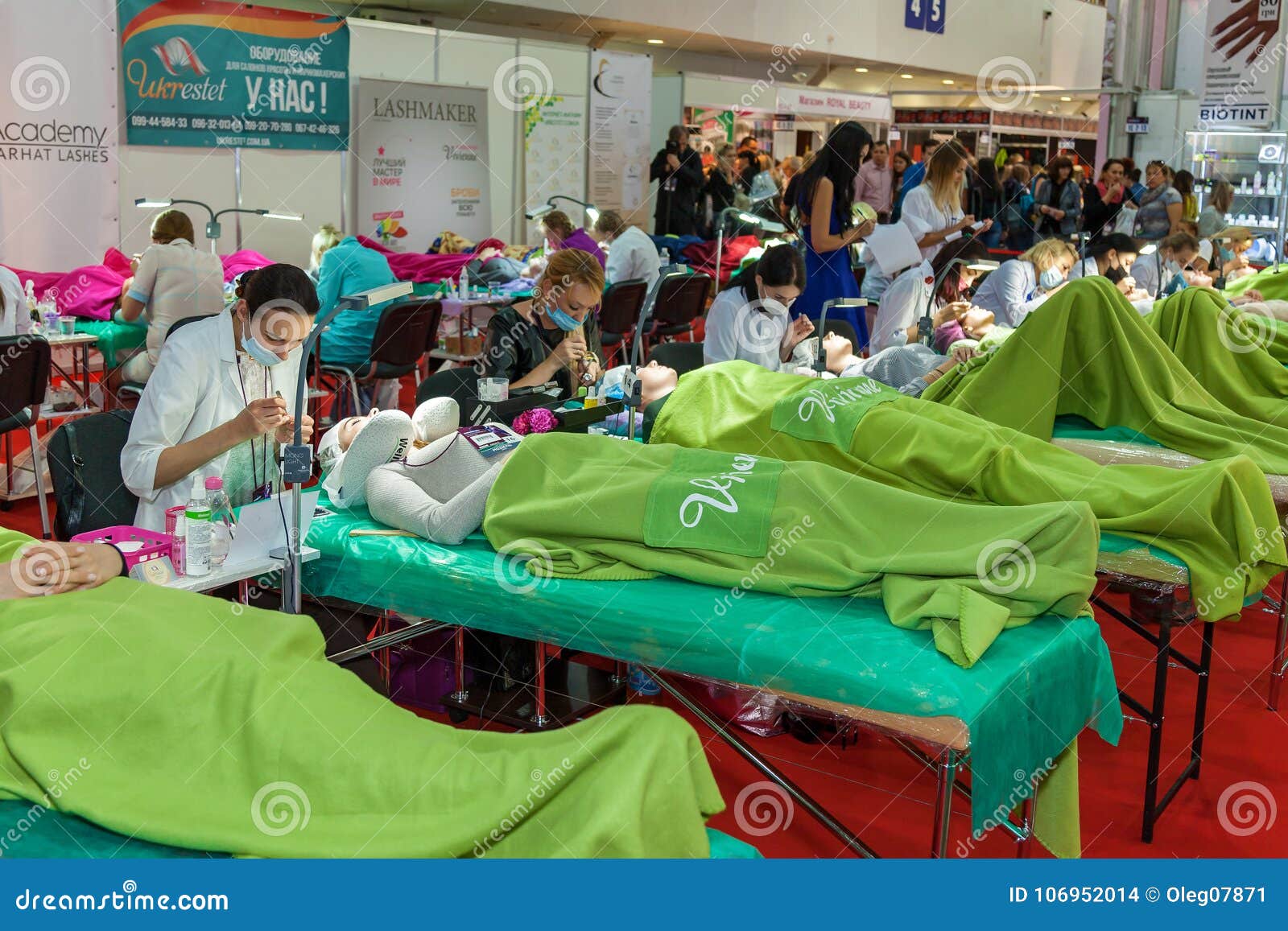 Procedimento Do Instrumento Na Cara Imagem de Stock Editorial - Imagem ...