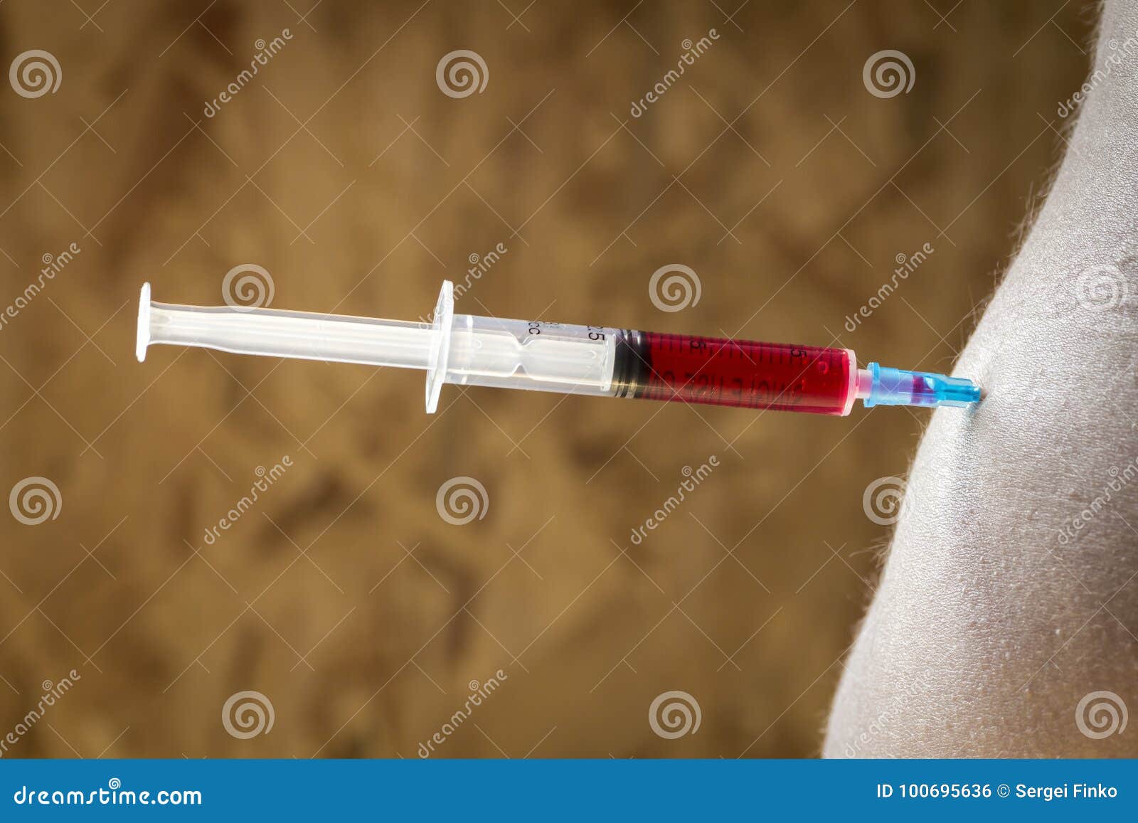 Procedimiento Para Inyectar Una Medicina Foto de archivo - Imagen de ...