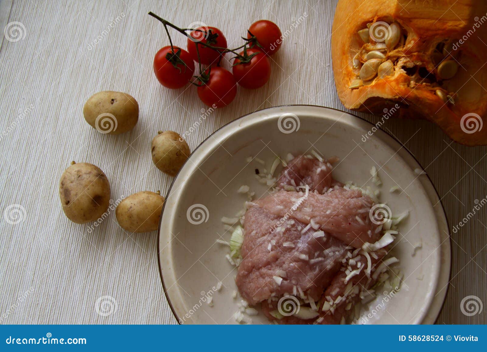 Proceso de adobar el cerdo foto de archivo. Imagen de delicioso - 58628524