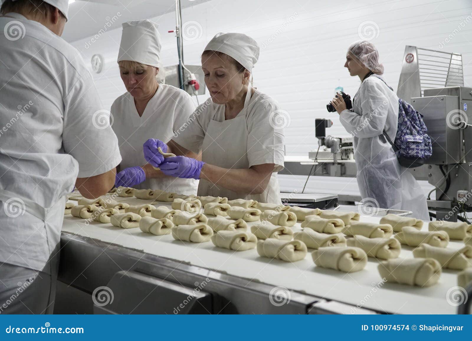 Proceso De Fabricación De Pan Imagen de archivo editorial - Imagen de ...