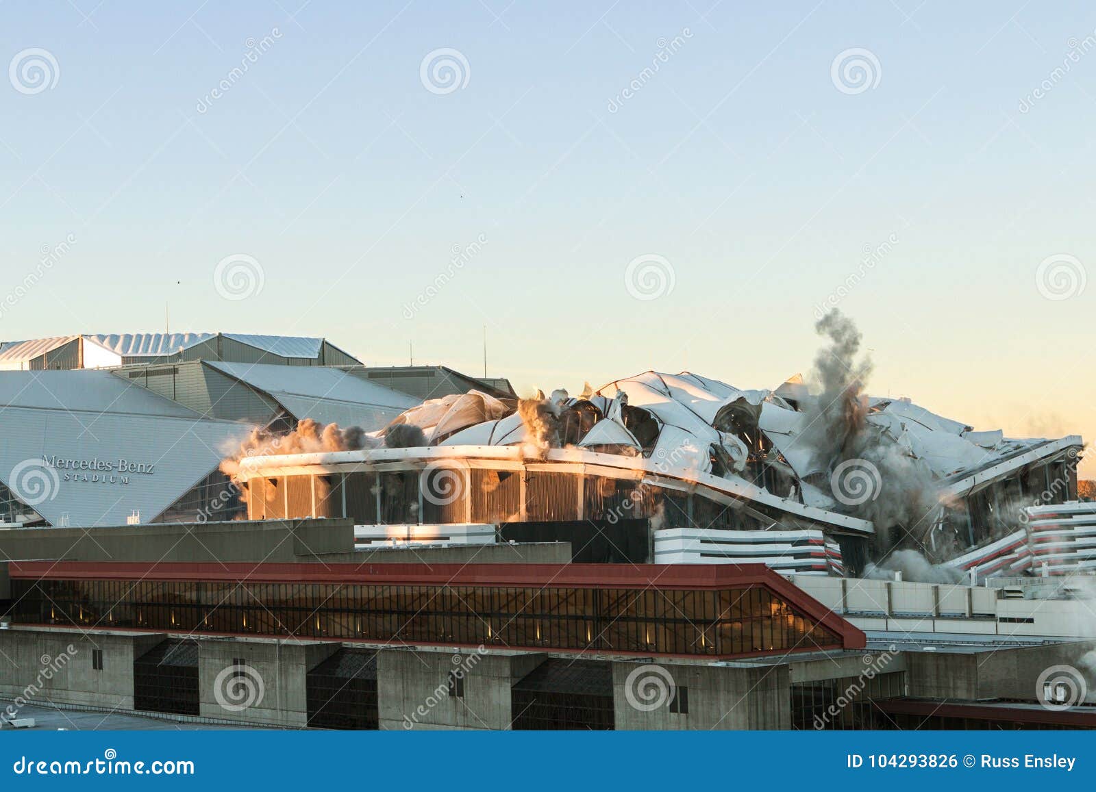 Proceso De Georgia Dome Collapses during Implosion En Atlanta Foto ...