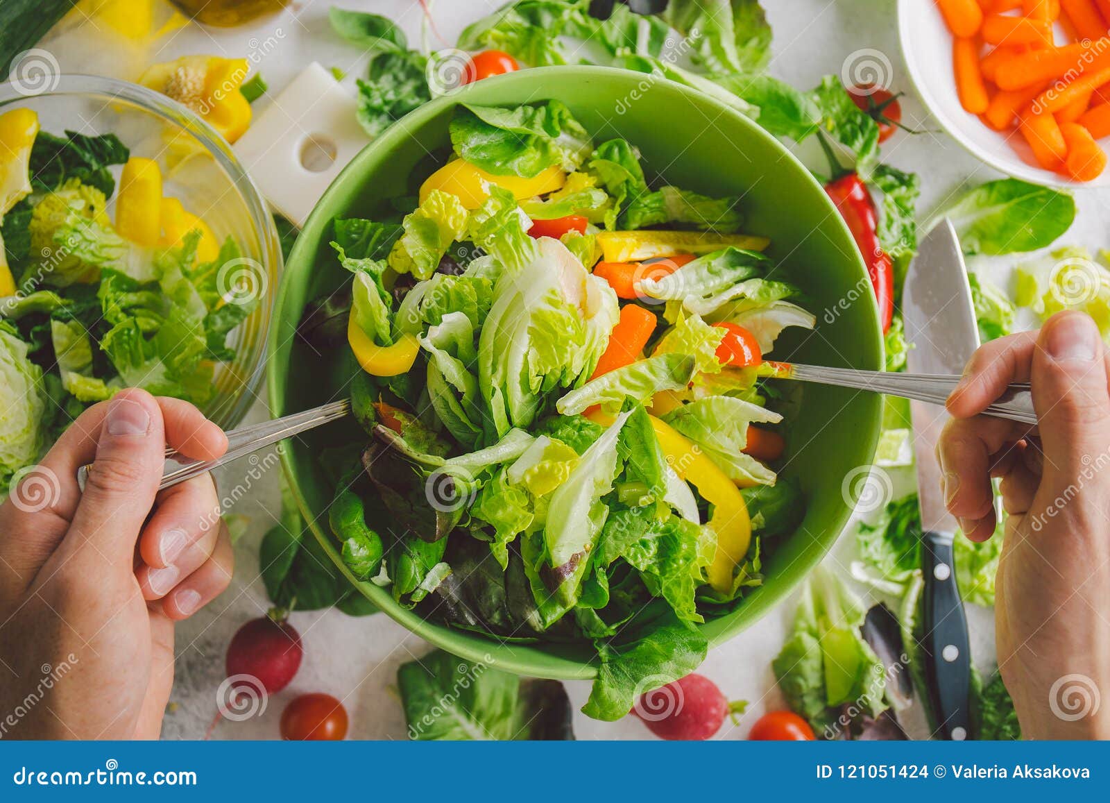 Proceso De Hacer La Ensalada Vegetariana Foto de archivo - Imagen de ...