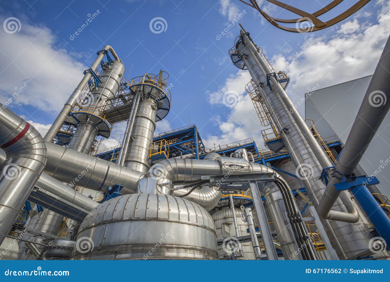 Process Area of Refinery Plant Stock Photo - Image of plant, industrial ...