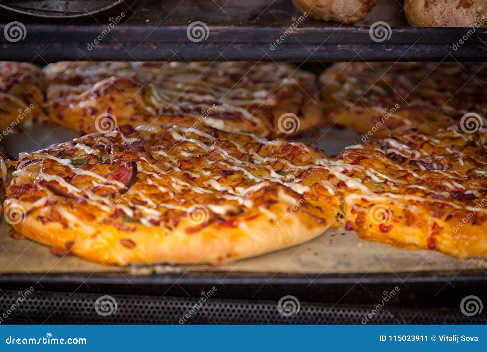 Process of cooking pizza stock image. Image of brick - 115023911