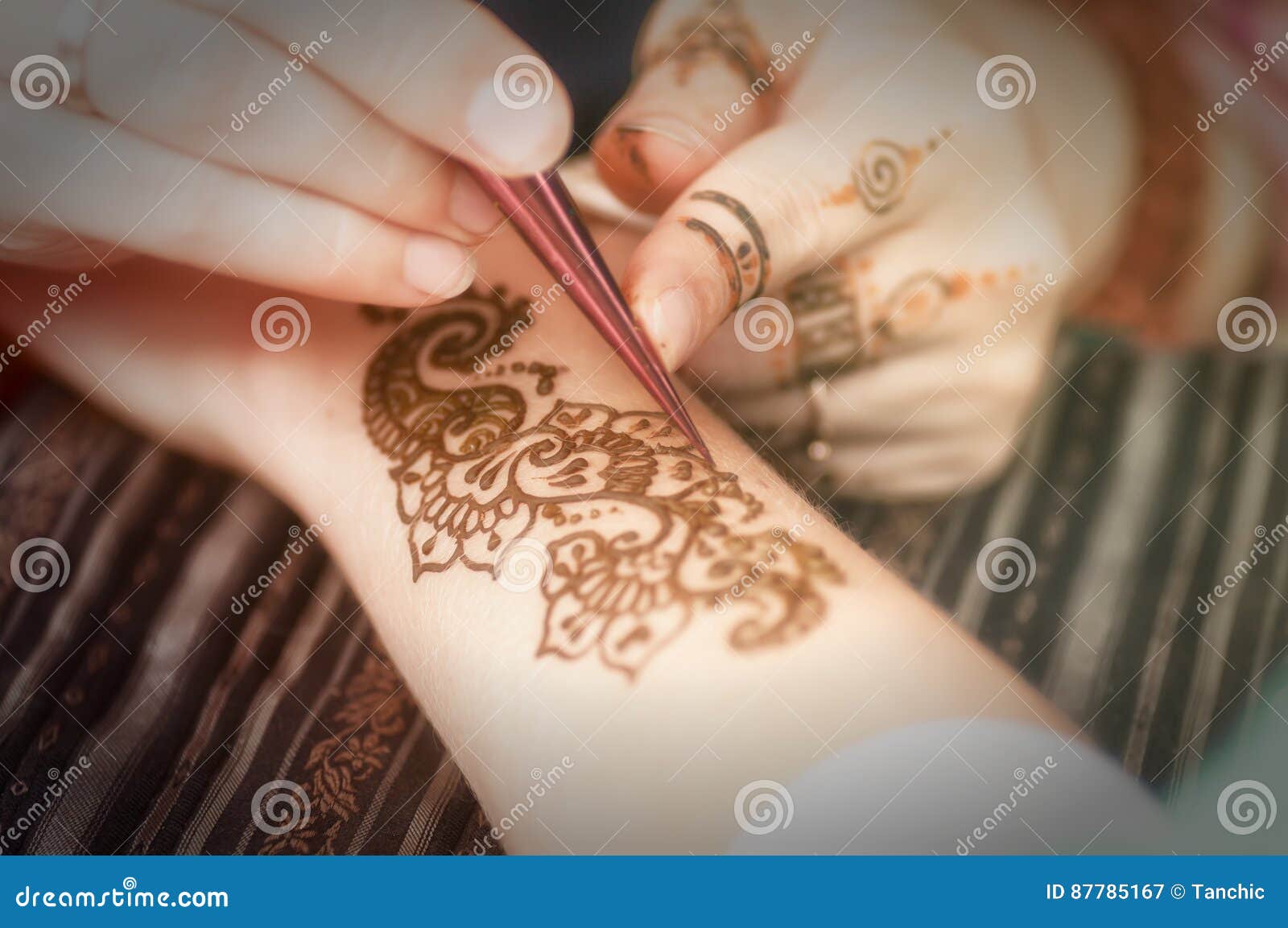 Process of Drawing, Mehendi on Hand Stock Image - Image of artist ...