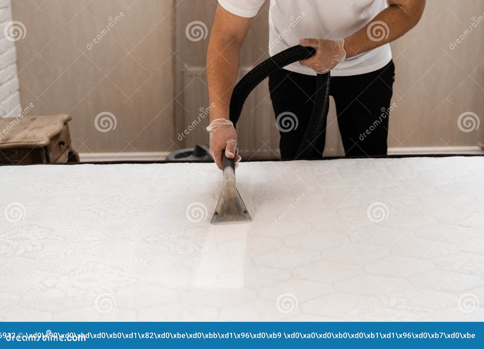 Process of Extraction Dirt from Mattress Using Extractor Cleaning Machine. Dry Wash Cleaner is ...