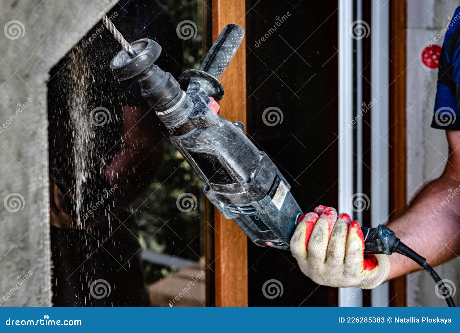 Process Installation Slopes of Window Using Drill. Stock Image - Image ...