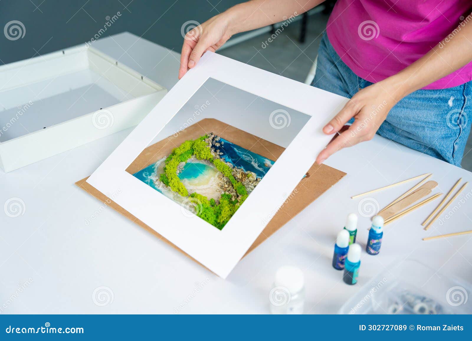 The Process of Making the Art Decor of Epoxy Resin, Natural Stones and ...