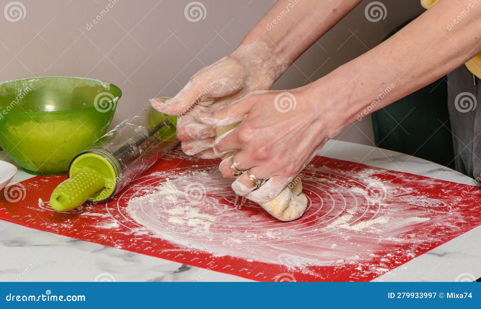 Process of Making Chinese Traditional Transparent Dumplings 6 Stock ...