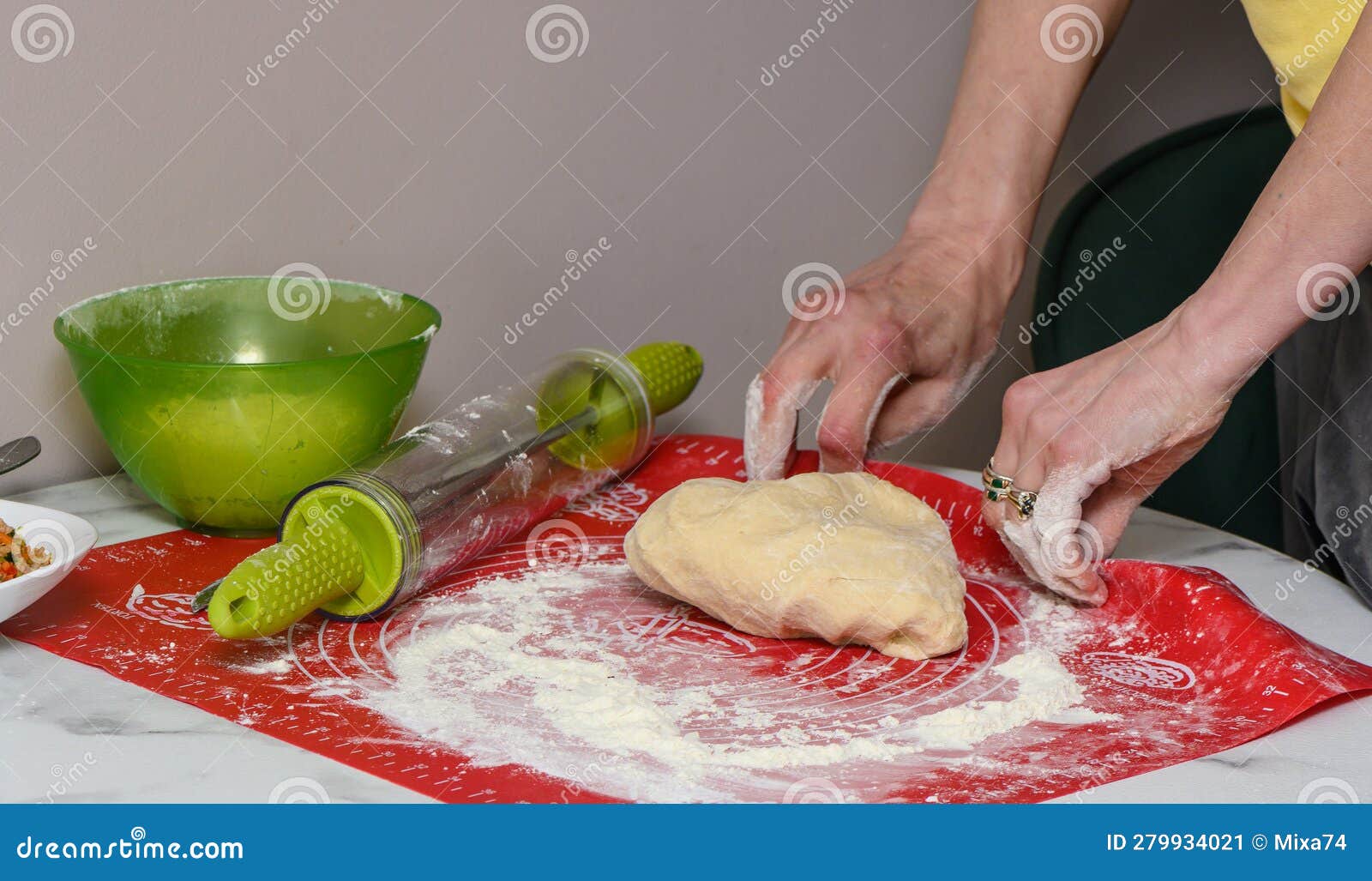 Process of Making Chinese Traditional Transparent Dumplings 3 Stock ...
