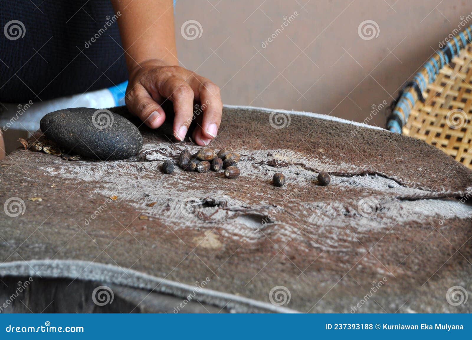 The Process of Making Melinjo Chips Stock Photo - Image of cooking ...
